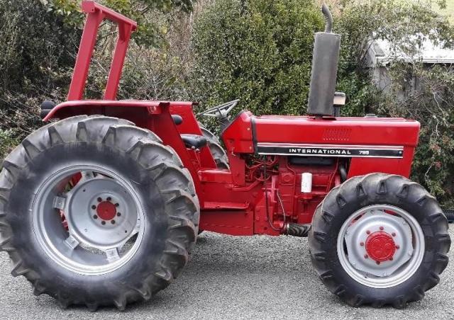 Open media 1 in modal