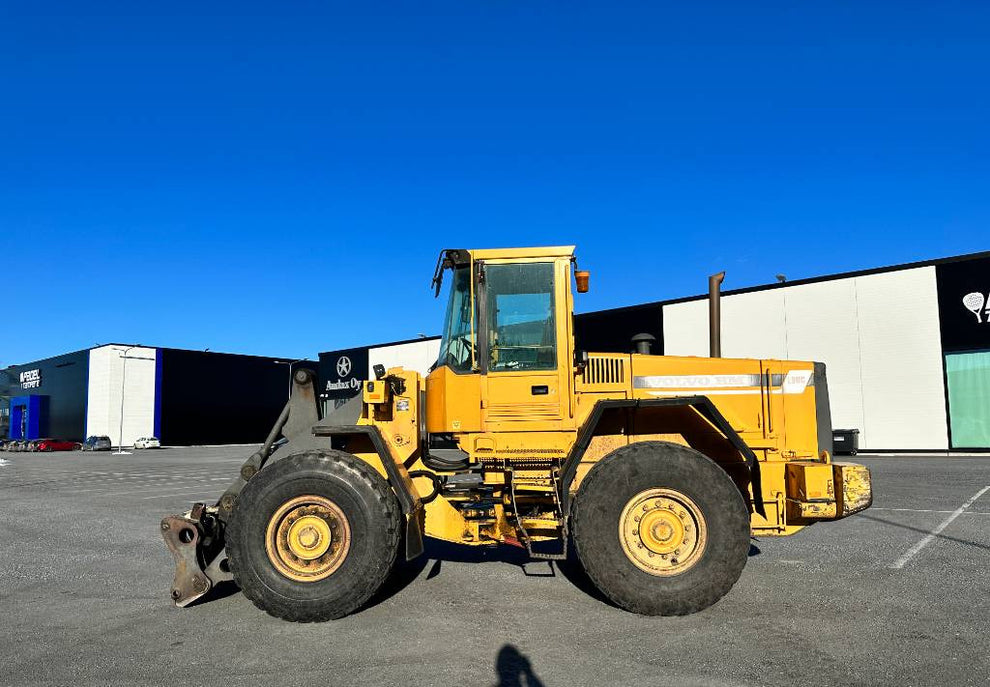 Open media 1 in modal